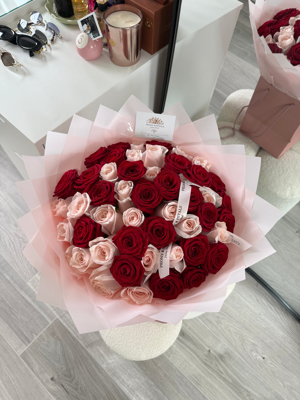 50 Mixed Naomi Red and Pink Roses | Peony&Petals